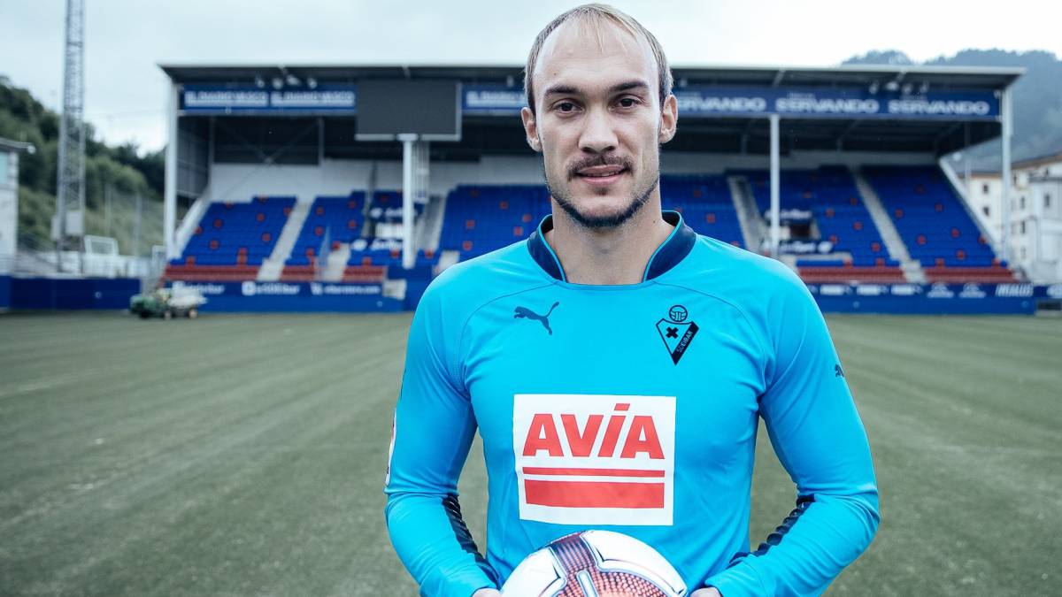 Eibar goalkeeper Marko Dmitrovic reportedly signs pre-contract ...