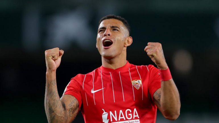 Diego Carlos returns to Sevilla to bid farewell ahead of Aston Villa ...