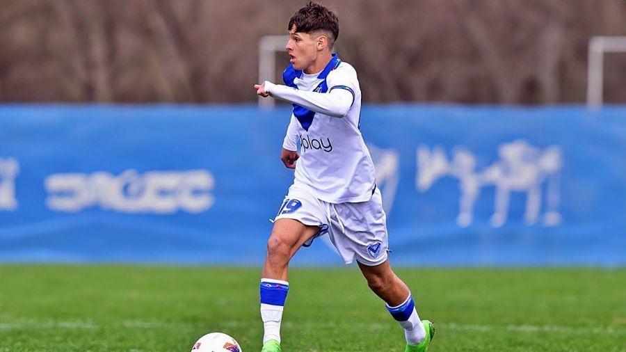 Barcelona made favourites to snap up impressive 16-year-old midfielder ...