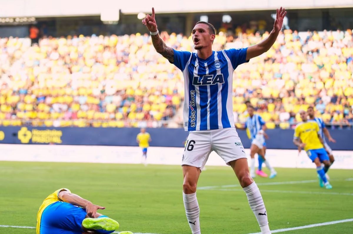 Real Madrid to bolster defensive ranks with 21-year-old Spanish centre ...