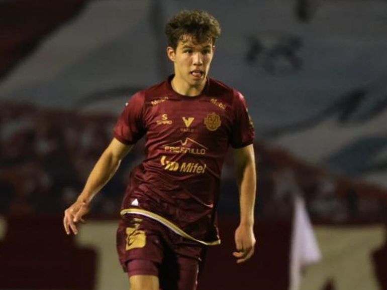 Sevilla amongst 3 La Liga clubs tracking 19-year-old Mexican defender ...