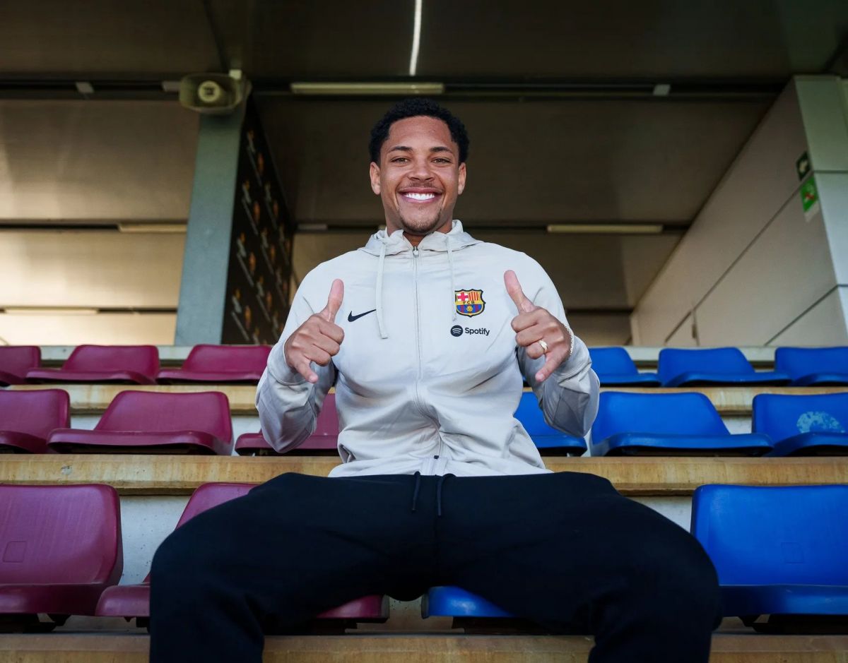 Ronald Araujo tips Vitor Roque for instant Barcelona impact - Football ...