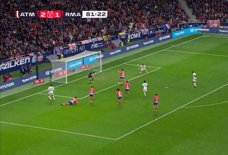 (WATCH) Joselu heads home from sliced Bellingham shot - Football España