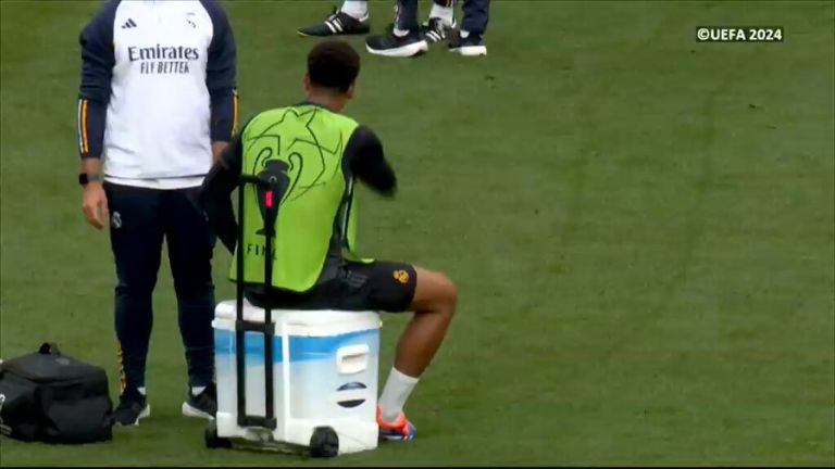 Real Madrid superstar Jude Bellingham spotted nursing injury ahead of ...