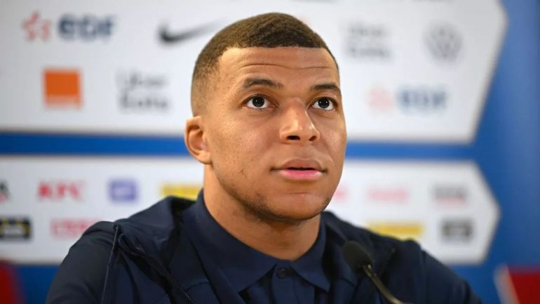 France legend claims Kylian Mbappe must change position at Real Madrid France legend claims Kylian Mbappe must change position at Real Madrid