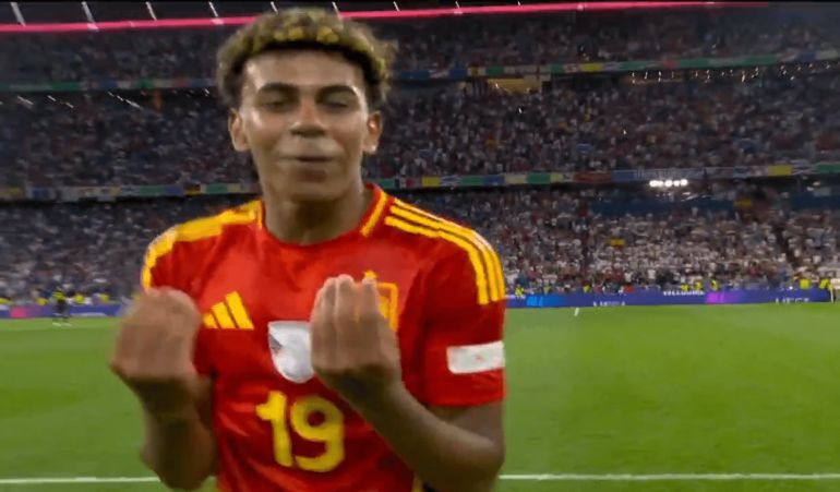 "Speak now, speak now!" - Lamine Yamal sends message to Adrien Rabiot ...