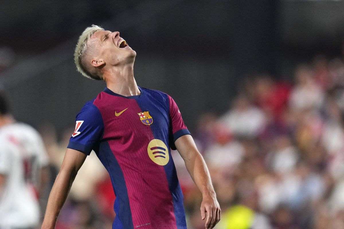 Barcelona star Dani Olmo suffers injury blow on Spain duty