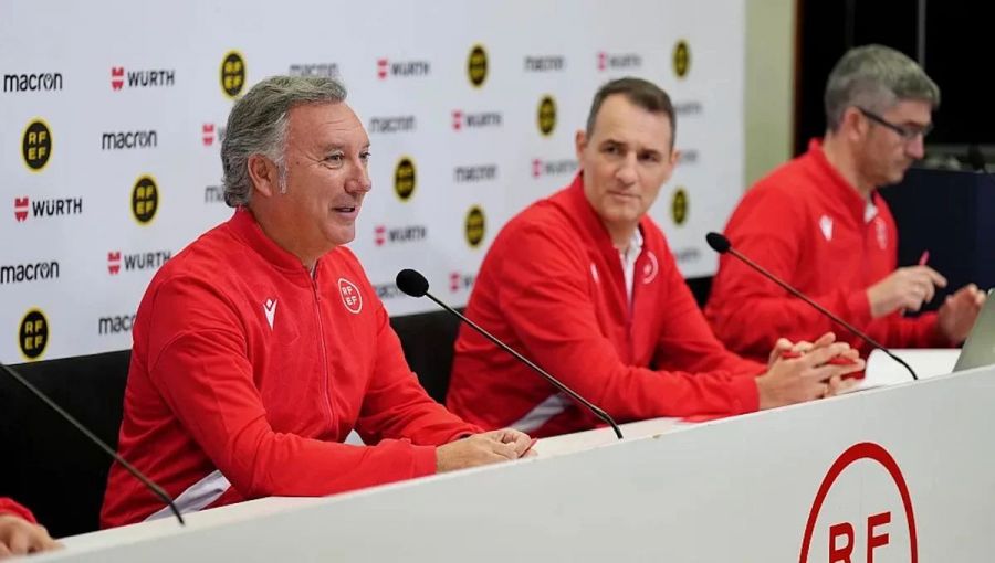 Referee nearly comes to blows with Head of Referees Committee during ...