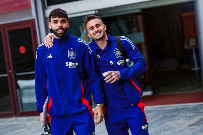 Arsenal goalkeeper David Raya to give Spain squad NFL-style gift ...