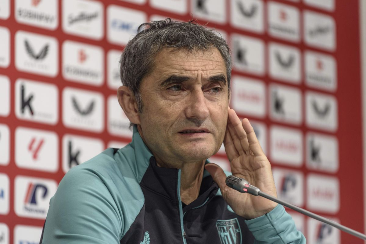Ex-Barcelona defender throws shade at Ernesto Valverde