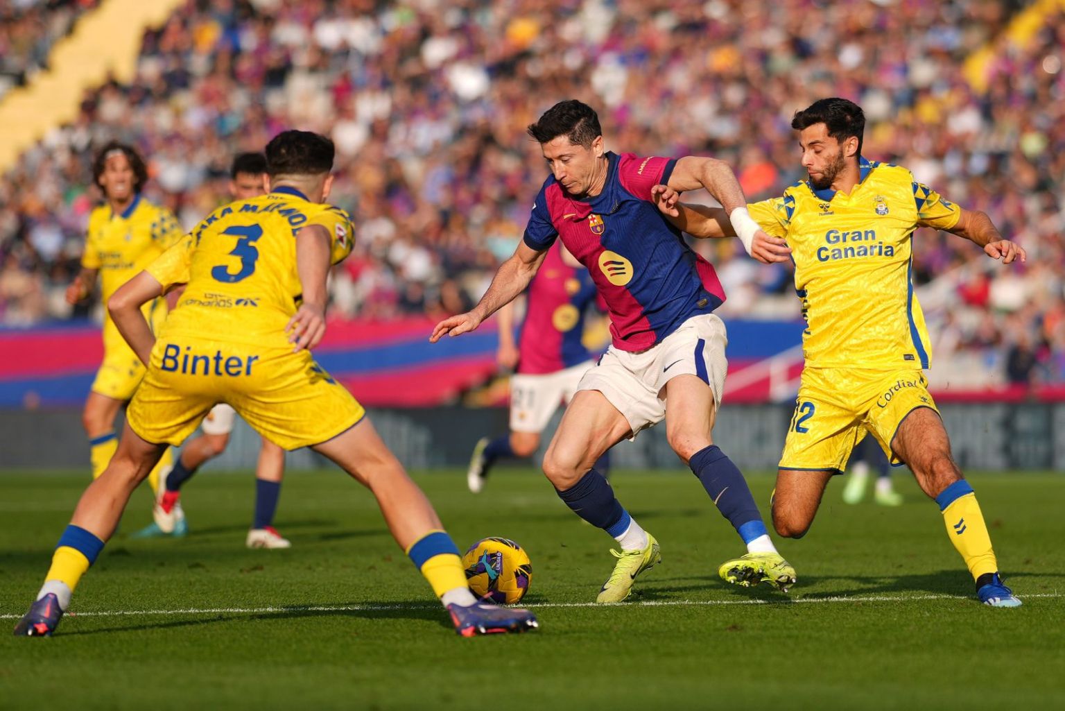 Robert Lewandowski gives update on Barcelona future amid 2026 exit talk