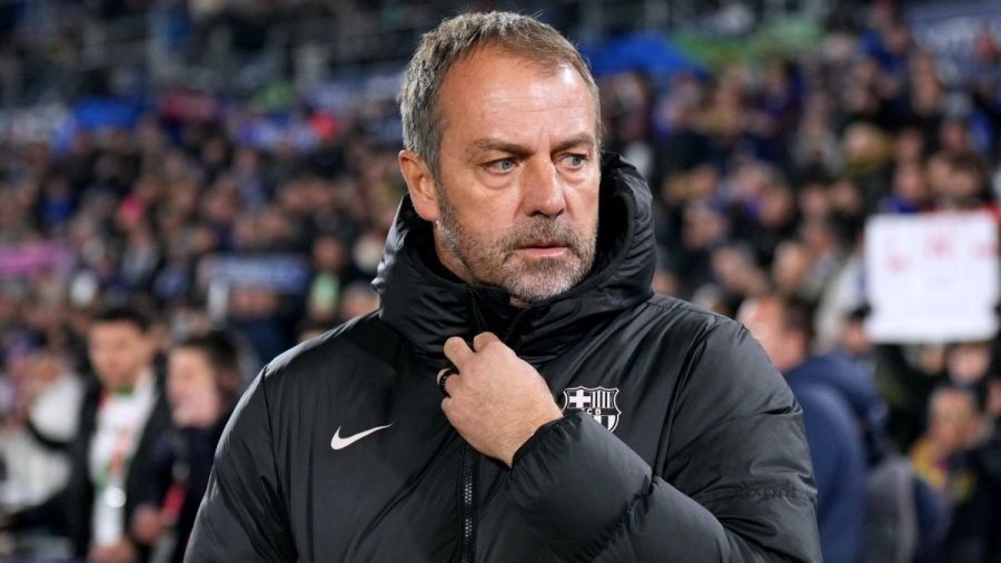 Hansi Flick takes Barcelona star aside over mistakes