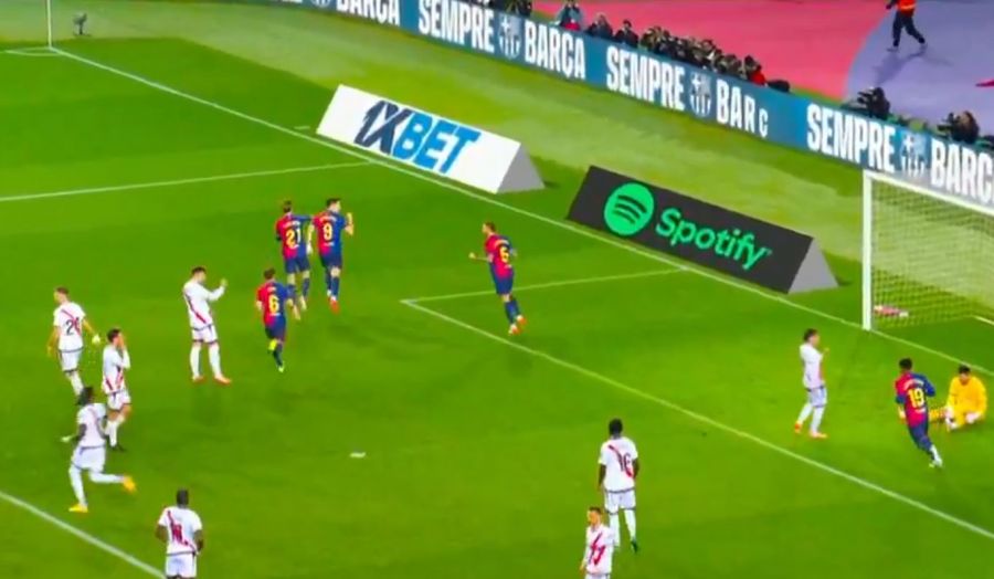 WATCH: Robert Lewandowski gives Barcelona lead over