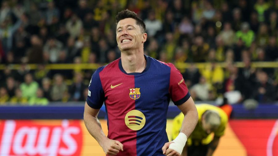 Robert Lewandowski powers Barcelona to finale win in Bilbao