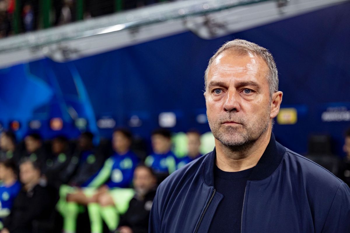 Hansi Flick does not see goalkeeper bid as priority move for Barcelona Hansi Flick does not see goalkeeper bid as priority move for Barcelona
