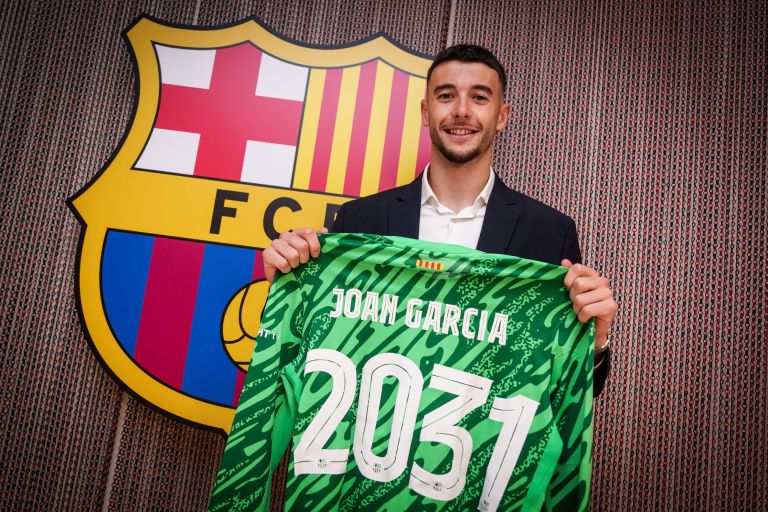 Barcelona present new signing Joan Garcia: First words and images